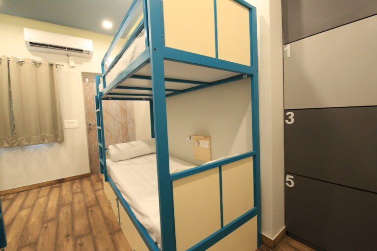 4 Bed Mixed Dormitory - Blue Beds